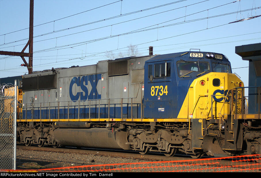 CSX 8734 on Q174